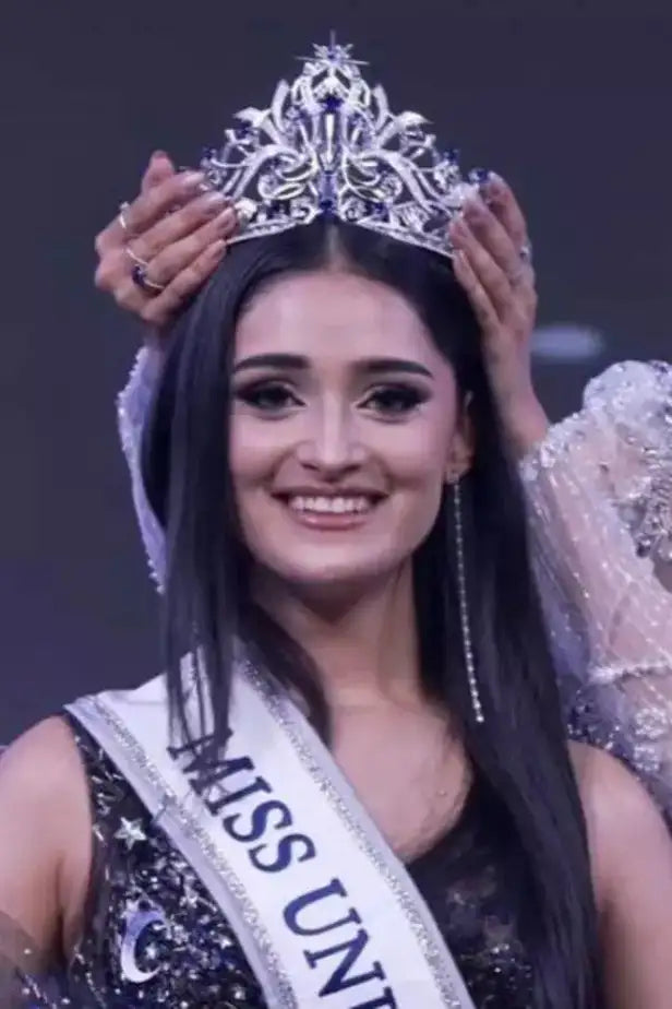 Manika Vishwakarma Stuns in a Sparkling Saree as She Represents India ...