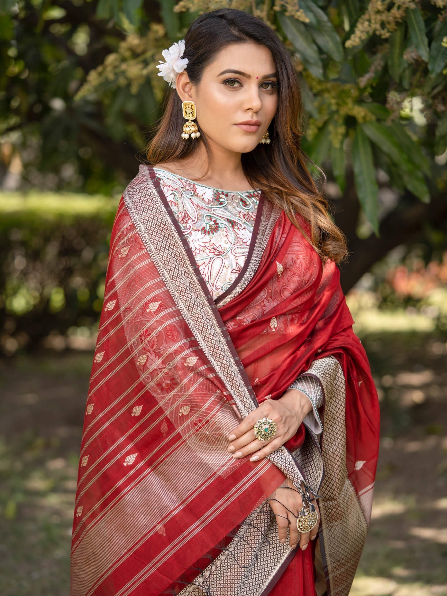 Sarees and Handloom: Weaving Stories of Heritage and Elegance – THE ...