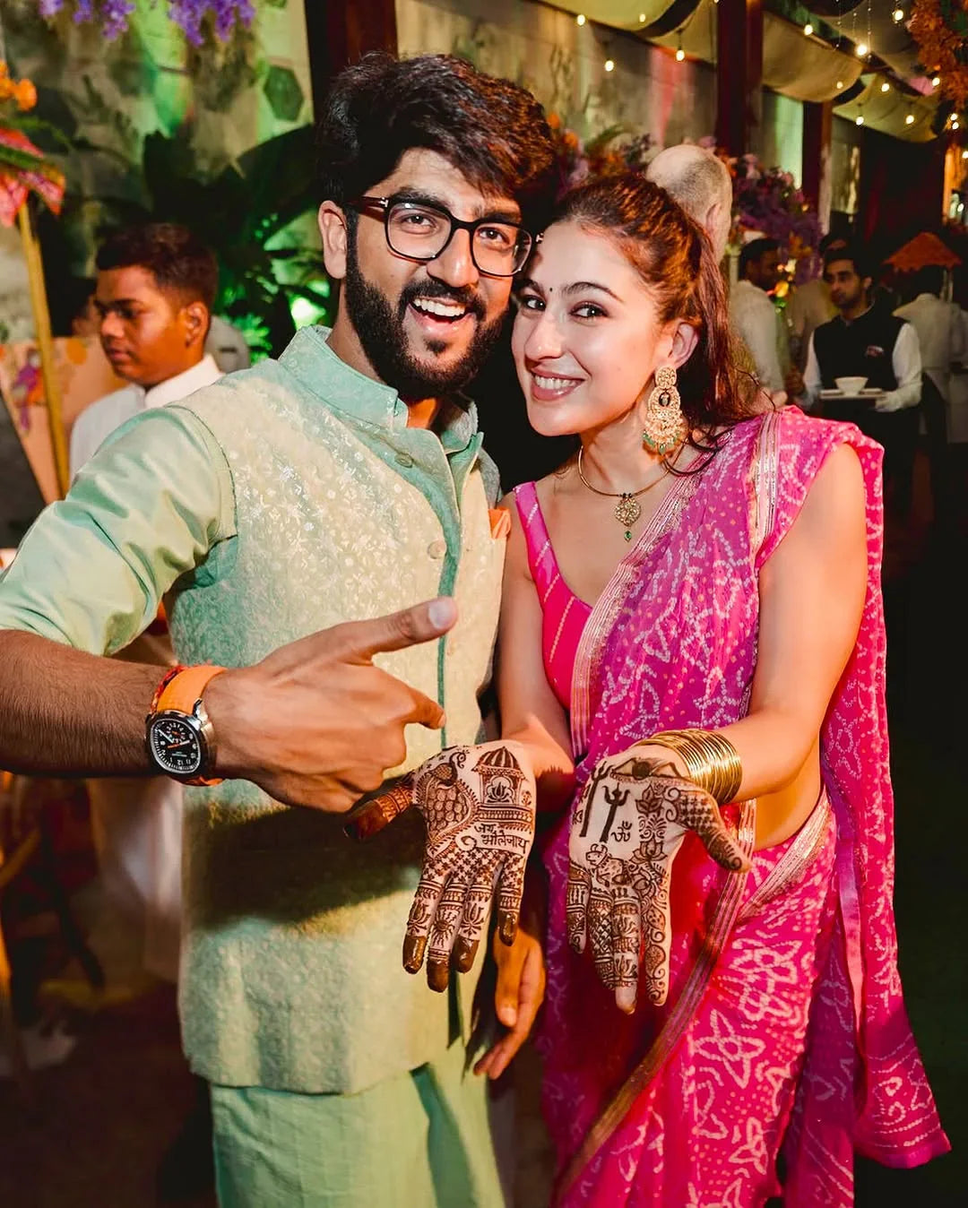 Sara Ali Khan Stuns in a Gorgeous Red Saree, the Epitome of a Chic Wed ...
